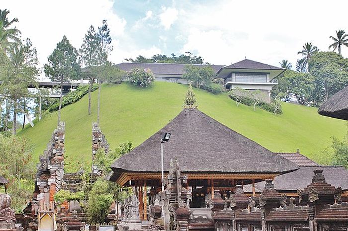 15 Fakta Menarik Istana Tampak Siring, Satu-satunya Istana yang ...