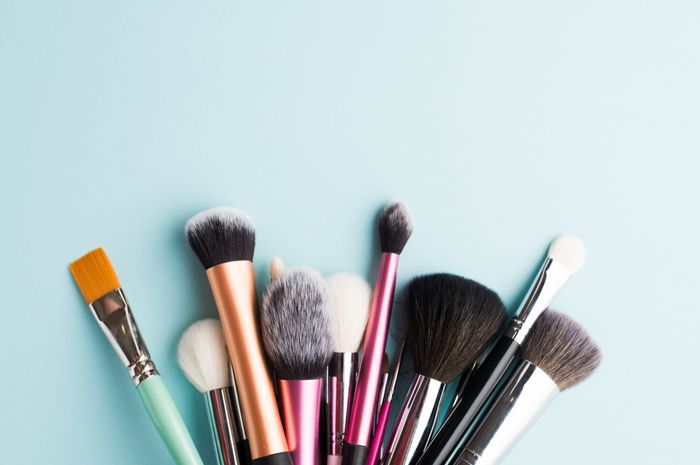 Kapan Waktu yang Tepat untuk Cuci Alat Makeup? Intip Jawabannya! - Stylo