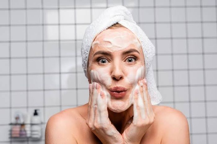Cara Memilih Sabun Cuci Muka untuk Kulit Sensitif, Anti Iritasi! - Stylo