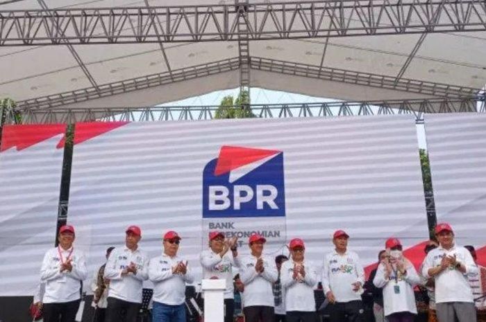 Temukan, Perbedaan Tugas dan Fungsi Dari Bank Sentral, Bank Umum, Dan ...