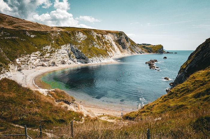 Tak hanya Biru, Apa Penyebab Warna Air Laut Bisa Berbeda-beda? Ini ...