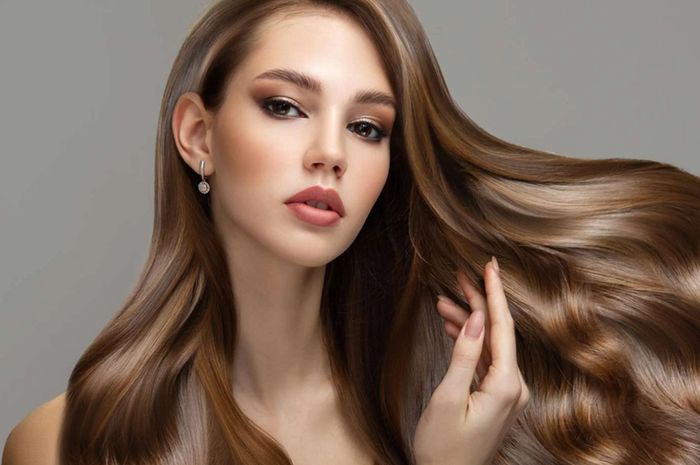 Tren Glass Hair, Perawatan Rambut dari Rumah dengan Trik Ini - Stylo