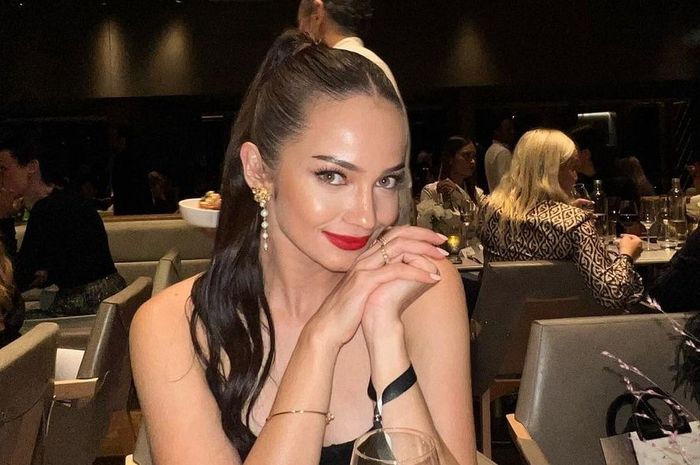 Enzy Storia Guncang Paris Fashion Week! Melenggang di Runway Bareng ...