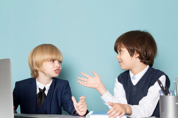 7 Sikap saat Berbicara dengan Orang Lain yang Baik, Materi Kelas 3 SD ...