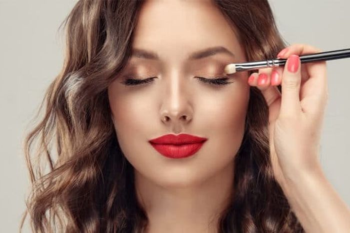 Bisa Tahan 12 Jam, Ini Cara Agar Makeup Kamu Awet Seharian Tanpa Luntur ...