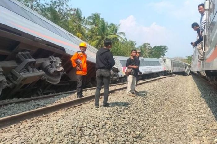 Korban Kecelakaan Kereta Api Anjlok Argo Semeru dan Argo Wilis Mencapai 20 Orang, Begini Kata ...