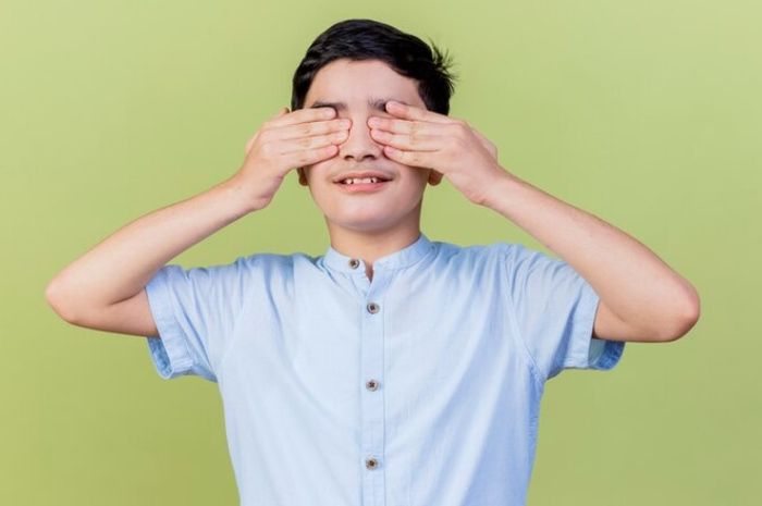 Penyebab, Tanda-tanda dan Cara Mengatasi Mata Juling pada Anak - Nakita