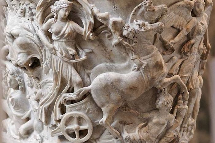 Mitologi Yunani: Kisah Selene Melintasi Langit Malam dan Menarik Bulan ...