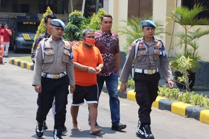 Detik-detik Menantu Digorok Mertua di Pasuruan, Tolak Diajak ... Detik-detik Menantu Digorok Mertua di Pasuruan, Tolak Diajak ...