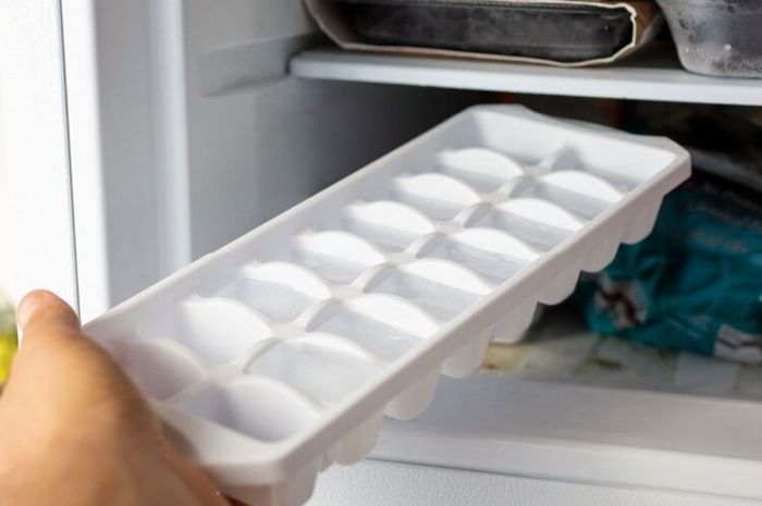 Tips Ampuh Membuat Es Batu Cepat Beku di Kulkas, 3 Cara ini Pasti Antigagal - Sajian Sedap