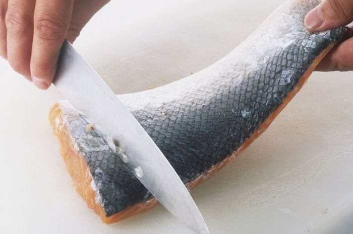 4 Cara Ampuh Membersihkan Sisik Ikan Tanpa Menyisakan Bau Amis, Cara ...
