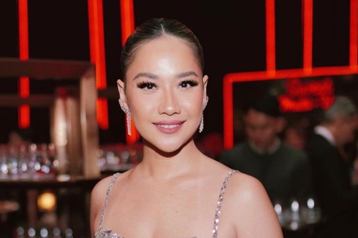 Bunga Citra Lestari Tampil Seksi dan Glamor Saat Borong Penghargaan AMI Awards 2023!