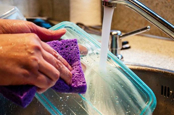 Noda Minyak pada Wadah Plastik Langsung Minggat, 4 Bahan Dapur Ini ...