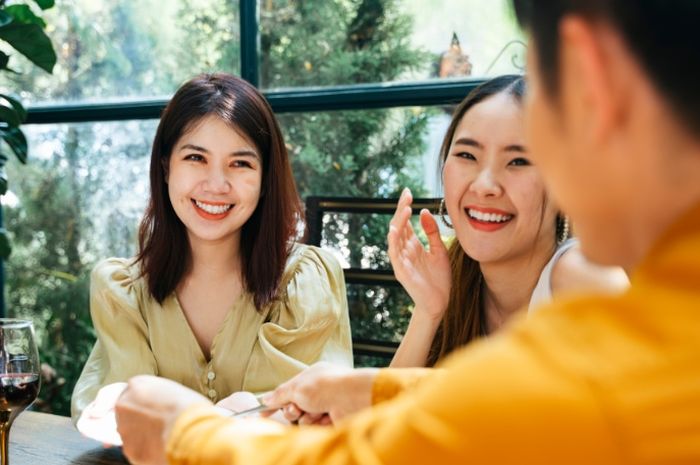 5 Perbedaan Pacar Punya Teman Cewek Dan Pacar Berselingkuh Sama Teman 9777