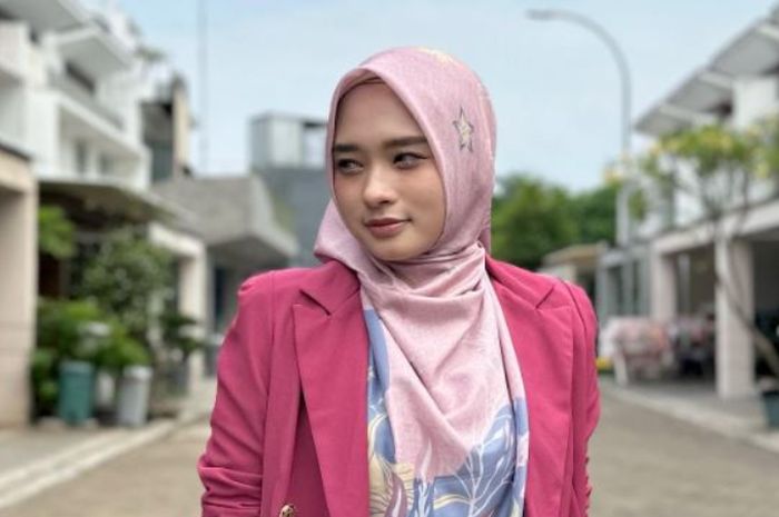 Inara Rusli Bela Diri saat Fotonya Diduga Memperlihatkan Rambut dan ...