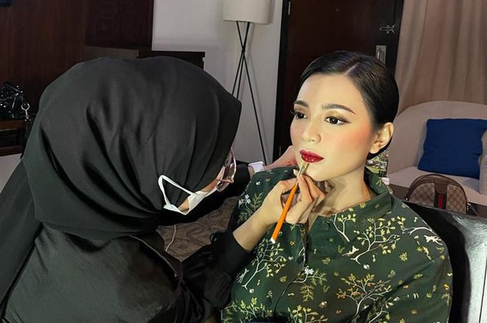 Sukses Jadi MUA 8 Tahun, Endah MB Makeup Artis (MUA) Akan Luncurkan ...