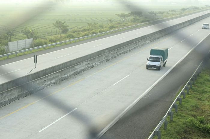 Apa Fungsi Marka Garis di Jalan Tol? - Adjar Apa Fungsi Marka Garis di Jalan Tol? - Adjar