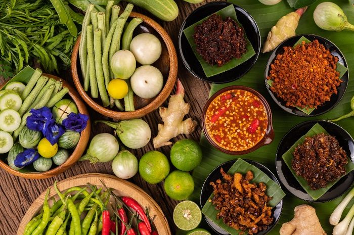 Sejarah Mengapa Makanan Khas Sunda Sering Dihidangkan dengan Lalapan ...