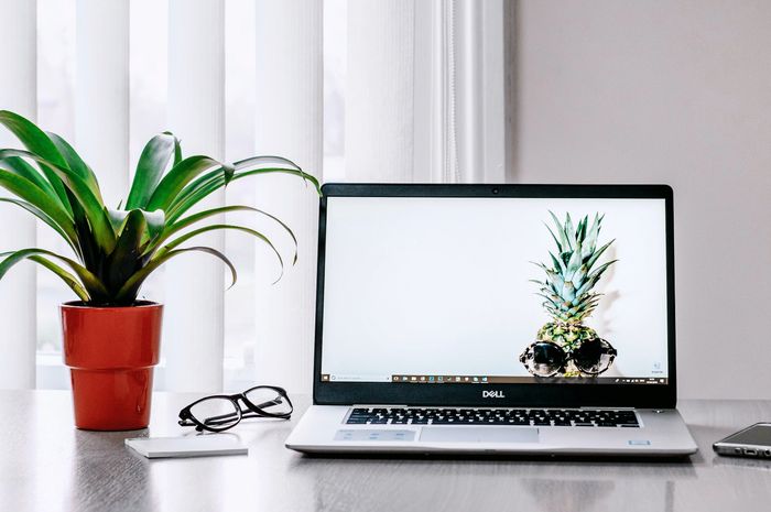 Panduan Cara Membersihkan Kamera Laptop yang Buram, Yuk Ikuti! - Nakita