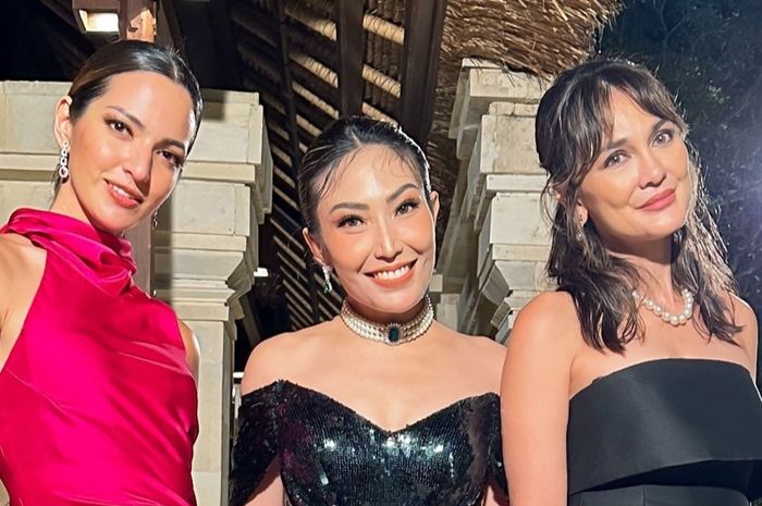 Gaya Ayu Dewi, Luna Maya, dan Nia Ramadhani di Resepsi Pernikahan BCL ...