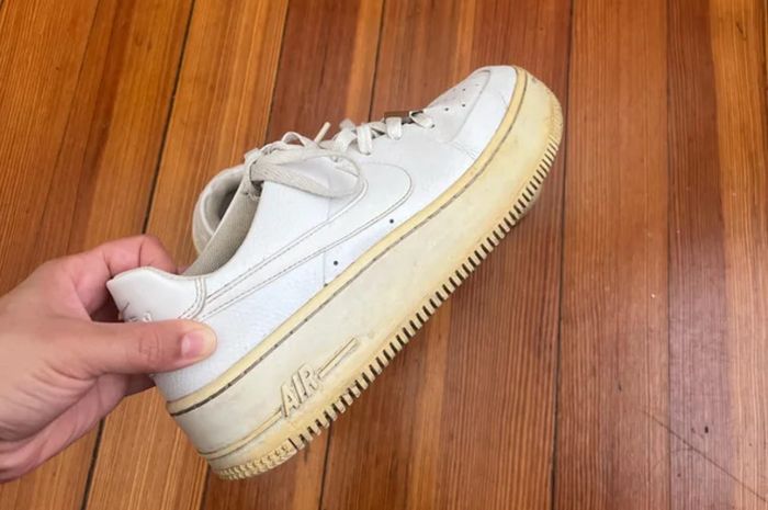 Cuma Modal 2 Bahan di Dapur, Begini Cara Mencerahkan Sol Sepatu yang ...