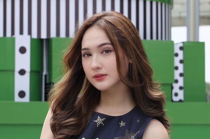 Terpaut Usia 9 Tahun, Tengok Potret Cantik dan Menawan Laura Moane Kekasih Baru Al Ghazali!