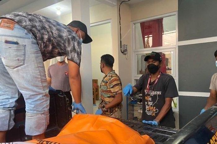 Bocah 10 Tahun Tidur 3 Hari Baren Jasad Ibunya yang Sudah Membengkak di Ponorogo, Sempat Santai ...