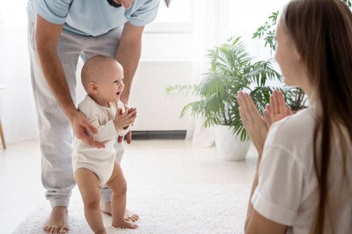Tips Anak 1 Tahun Lancar Berjalan, Dukung Tumbuh Kembang Si Kecil dengan Cara Tepat - Nakita