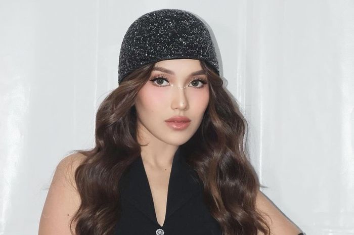 Bak Idol Kpop, Tengok Gaya Branded Ayu Ting Ting Saat Nonton Konser ...