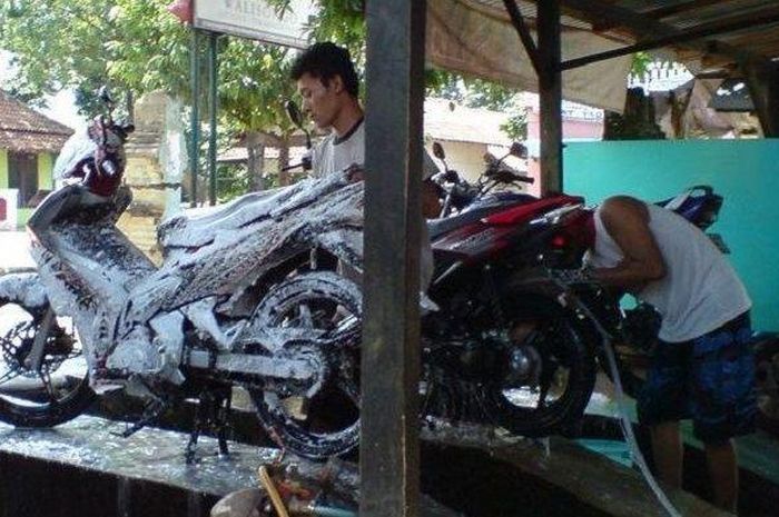 Usaha Rumahan di Perkampungan, Buka Cuci Motor Modal cuma Rp5 Juta Tapi ...