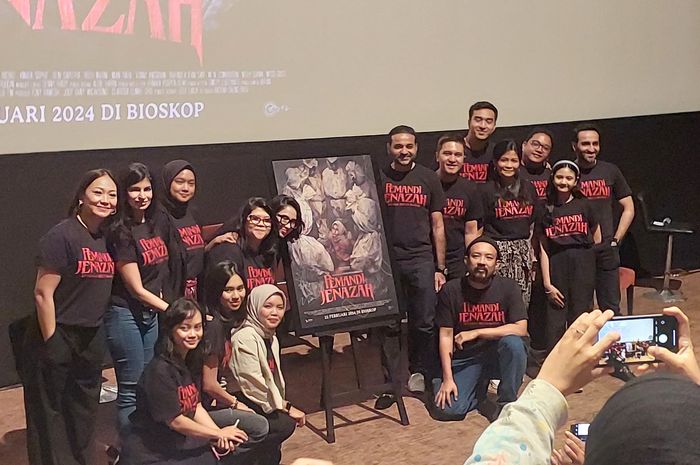 Rilis Poster dan Trailer, Film 'Pemandi Jenazah' yang Dibintangi ...