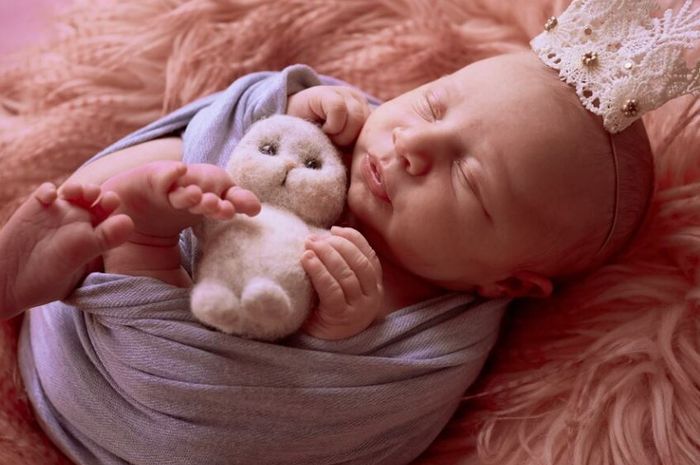Nama Bayi Perempuan Awalan Huruf R 3 Kata Lengkap dengan Arti - Nakita