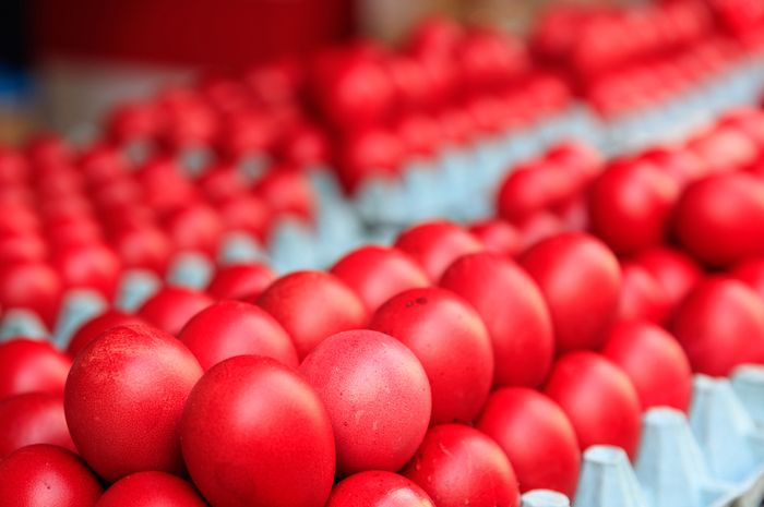 Trik Membuat Telur Merah, Makanan Imlek 2024 yang Bawa Keberuntungan - Nova