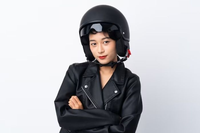 Cara Agar Rambut Tidak Lepek Saat Pakai Helm, Trik Rambut Badai Meski ...