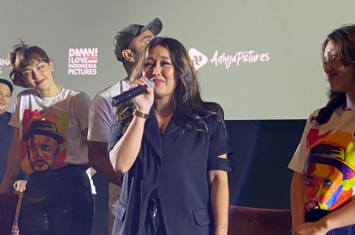 Tangis Mutia Ayu Pecah Jelang Tayang Film 'Glenn Fredly The Movie ...