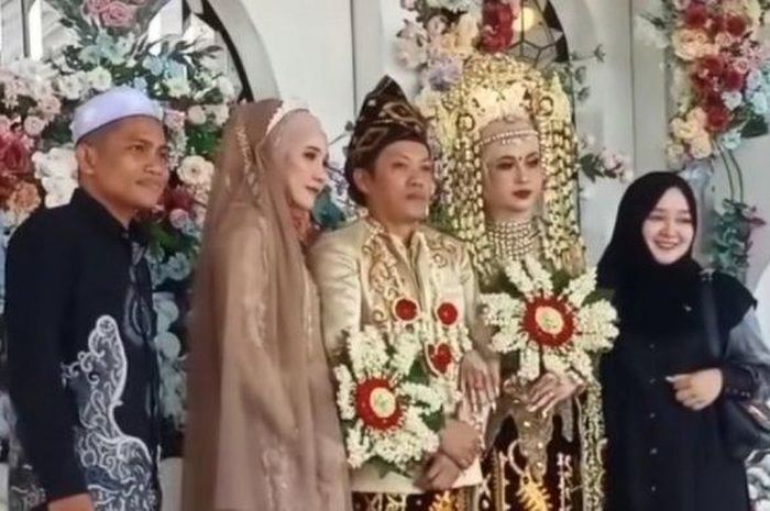 Viral Pengantin Pria Pengusaha Showroom Mobil Digandeng 2 Wanita di Pelaminan, Ternyata Istri ...
