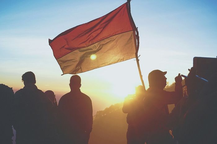 Sejarah dan Kiasan Warna Serta Cara Menggunakan Bendera Merah Putih ...