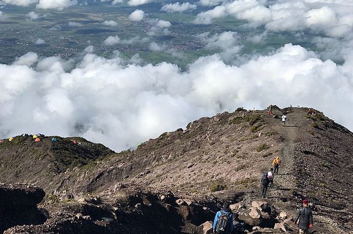 13 Fakta Menarik Gunung Kerinci yang Berada di Taman Nasional Terbesar ...