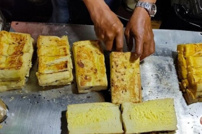 Murah dan Toppingnya Melimpah! Pantesan Saja Roti Bakar Legendaris di ...