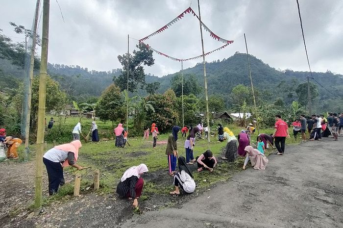Mengenal Tradisi Gugur Gunung dari daerah Yogyakarta, Materi PPKn - Bobo