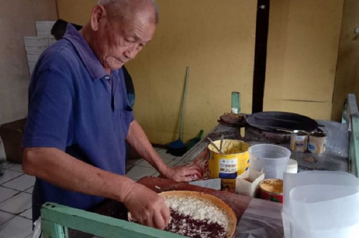 Jual Martabak Terang Bulan Legendaris di Bogor, Kakek Ini Masih Gagah ...