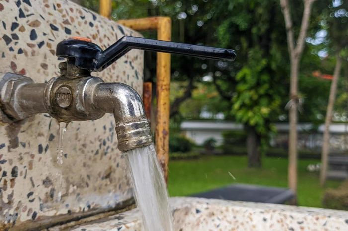 Tak Perlu Panggil Tukang, Ini 4 Cara Mengatasi Keran yang Mampet Agar Aliran Air Kembali Deras ...