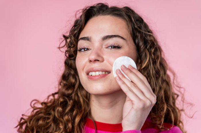 Cara Memilih Double Cleansing untuk Membersihkan Makeup Waterproof - Stylo