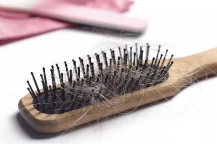Cara Membersihkan Sisir Dari Kotoran Penuh Sisa Rambut, Bersih Tuntas ...