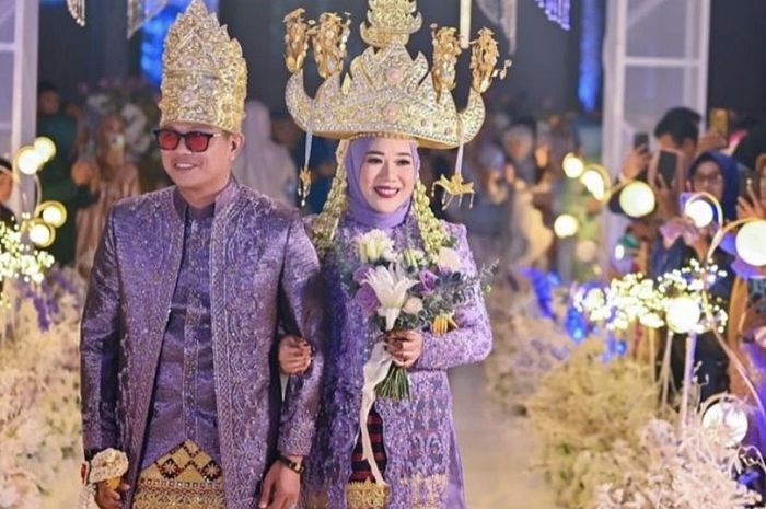 Cantik Banget, Istri Andika Kangen Band Tampil bak Ratu Kenakan Siger ...