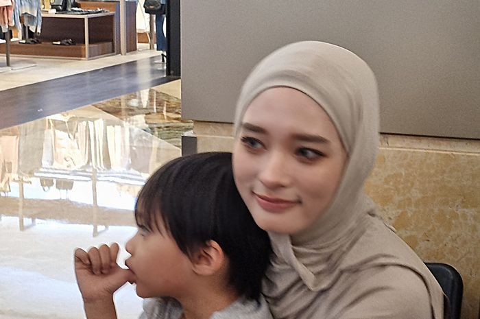Ramadan Tanpa Suami, Inara Rusli Rela Live TikTok saat Sahur Demi Cari Cuan untuk Anak