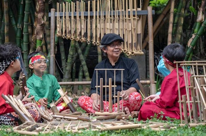 5 Manfaat Kolaborasi Budaya bagi Bangsa Indonesia serta Contohnya, Apa ...