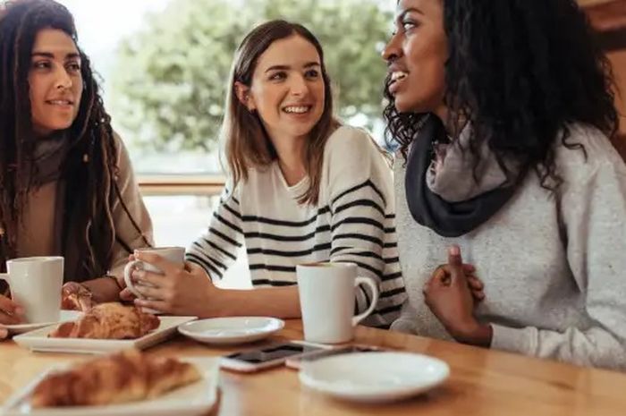 8 Alasan Punya Teman Dekat Jauh Lebih Seru daripada Punya Pacar ...