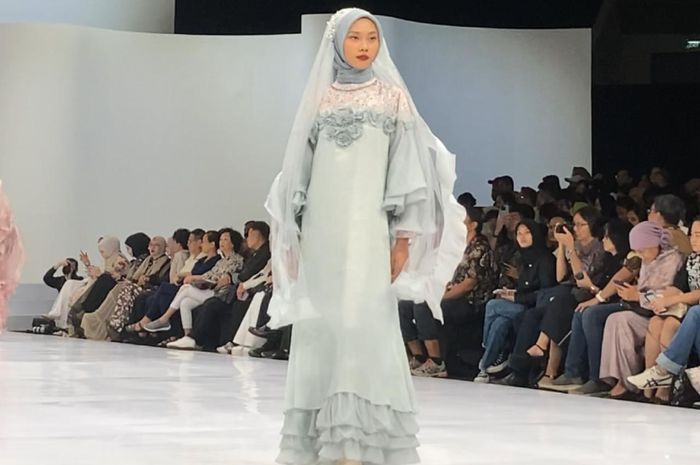 5 Model Dress Lebaran Warna Sage dan Abu dari Desainer IFW 2024 ...