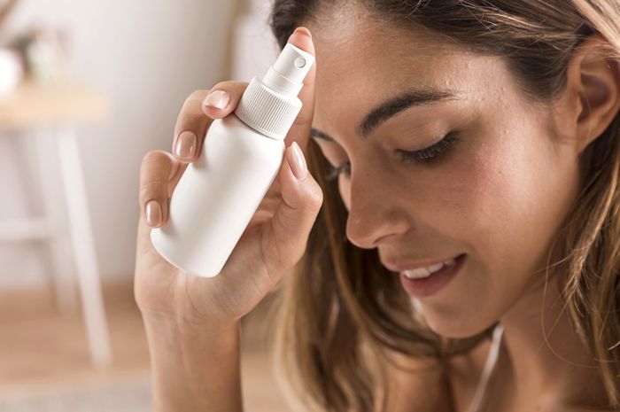 5 Rekomendasi Setting Spray untuk Kulit Berminyak dan Berjerawat - Stylo
